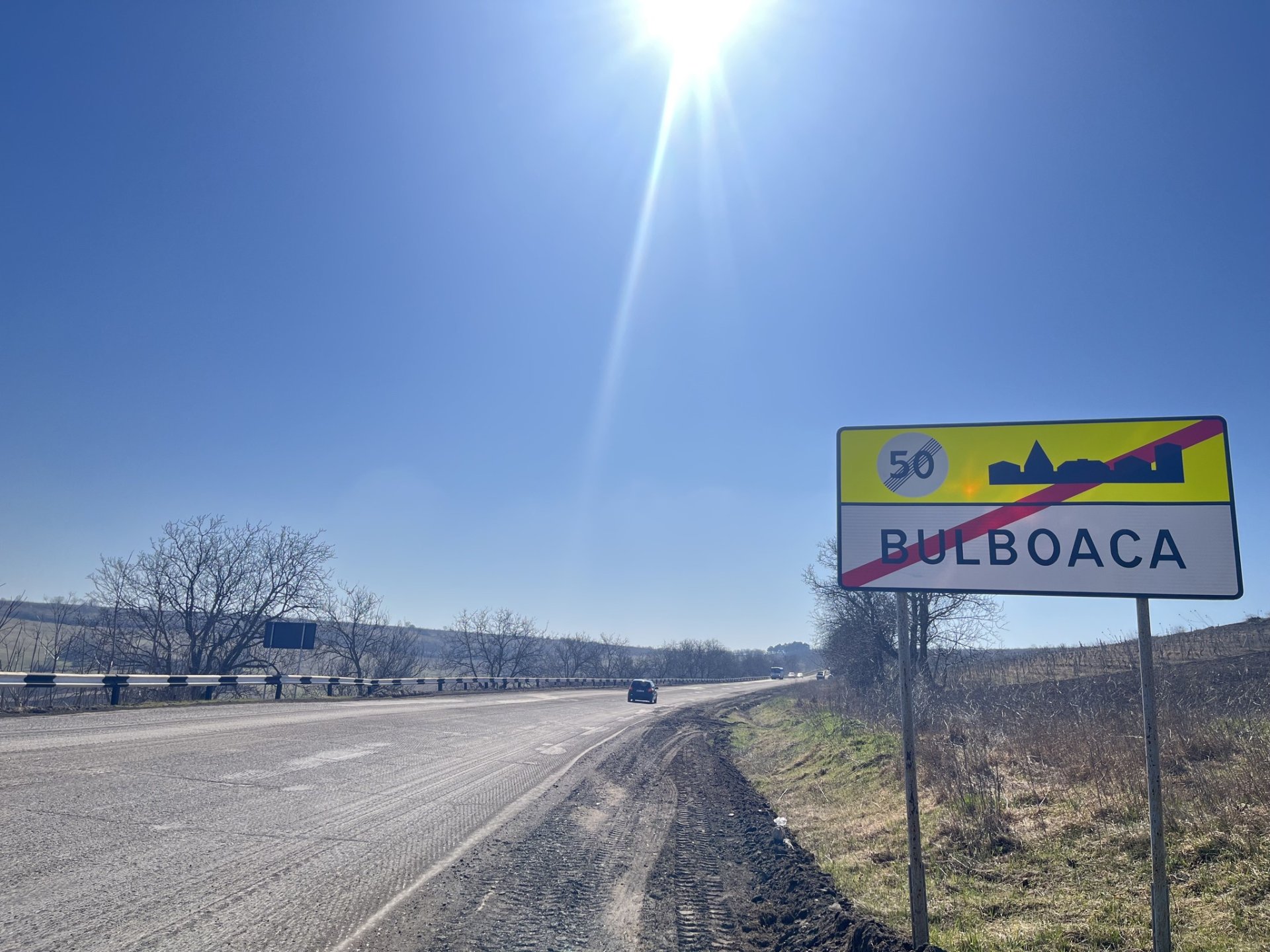 FOTO Drumarii au început reparaţia îmbrăcămintei rutiere pe traseul ...