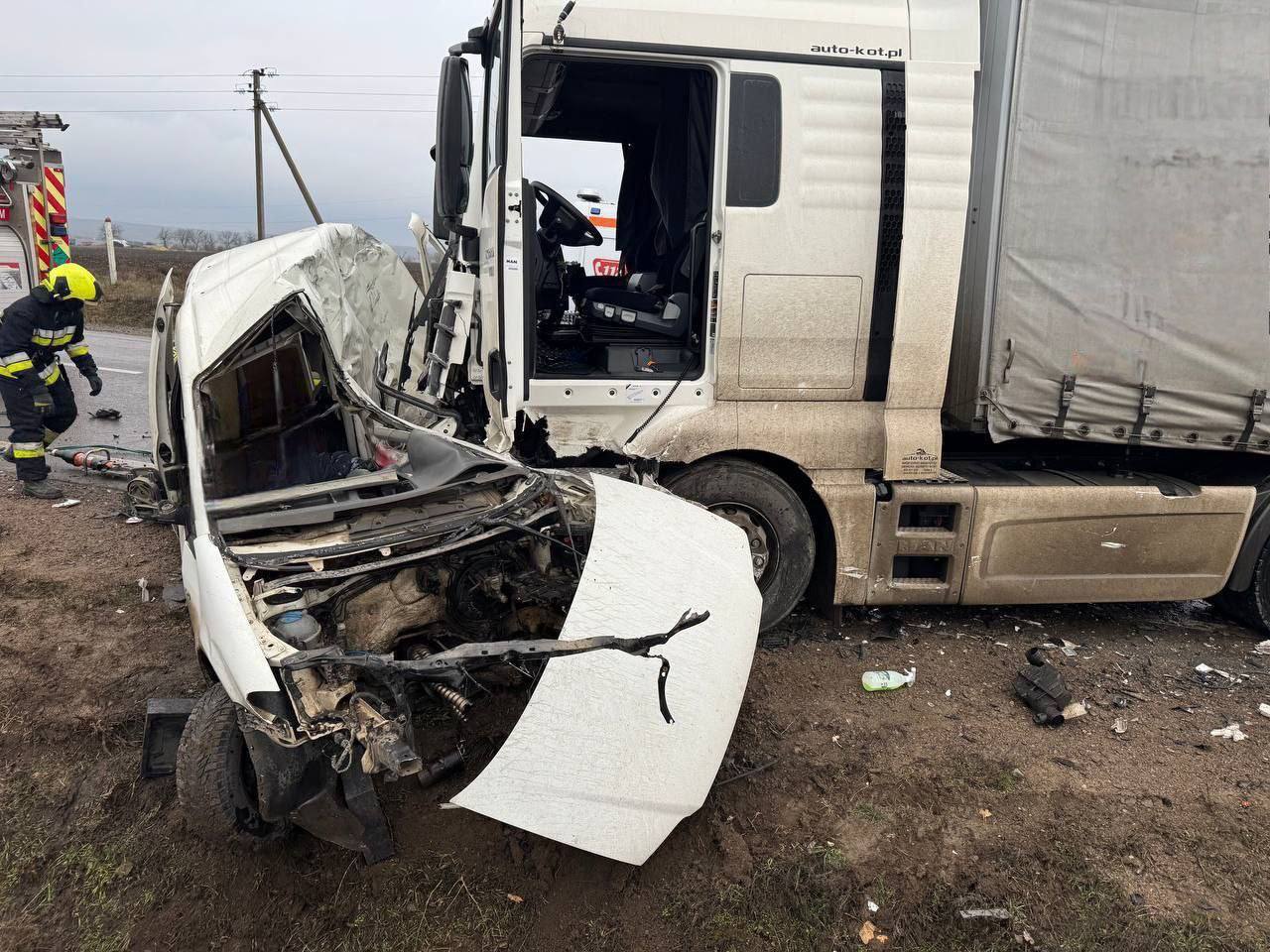 Un minor a decedat într-un grav accident rutier produs pe traseul ... Un minor a decedat într-un grav accident rutier produs pe traseul ...